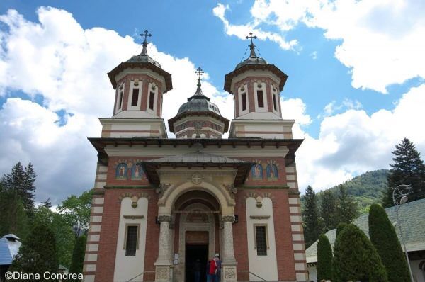 Sinaia Monastery: Royalty, Faith, and Three Centuries of History